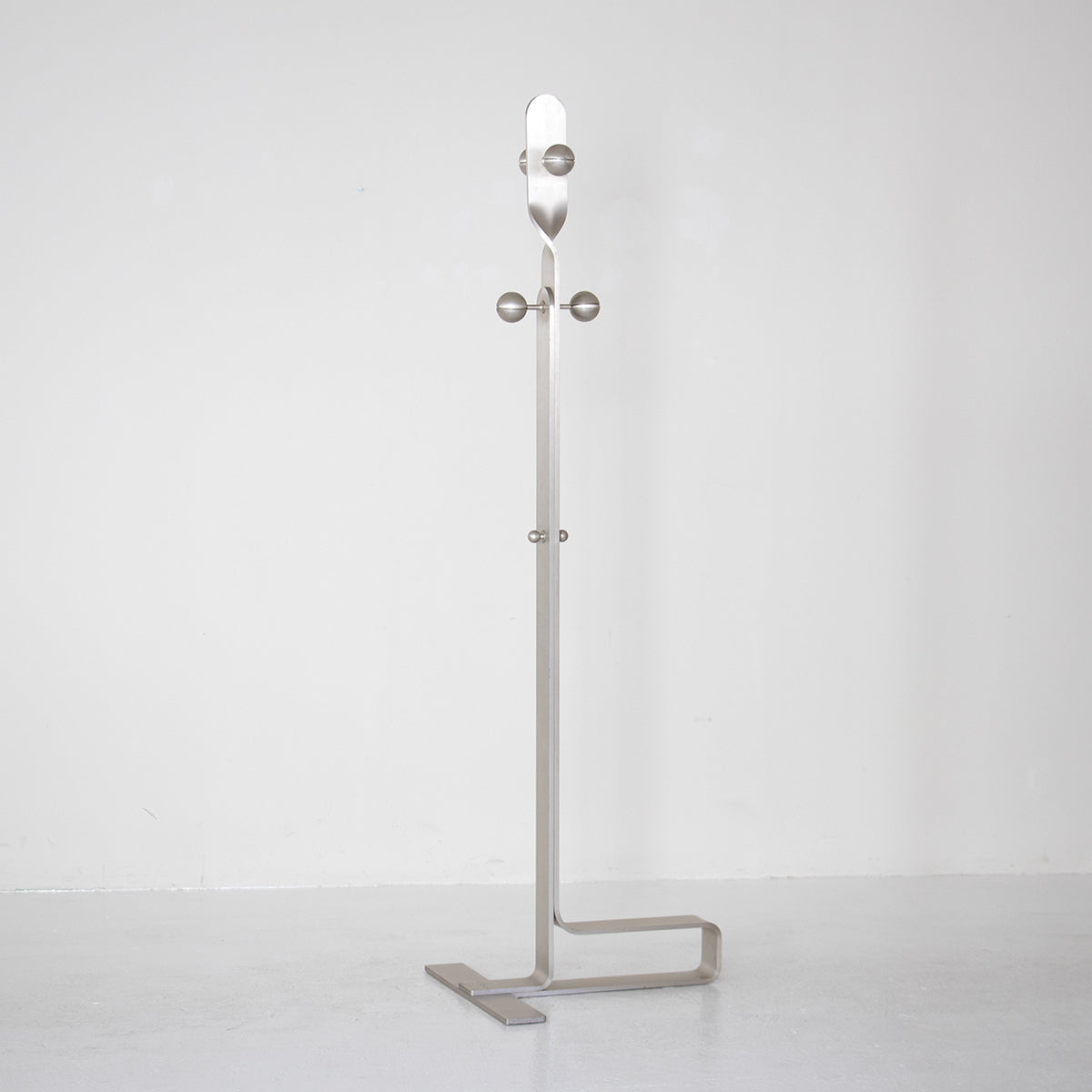 Coat stand – FILM