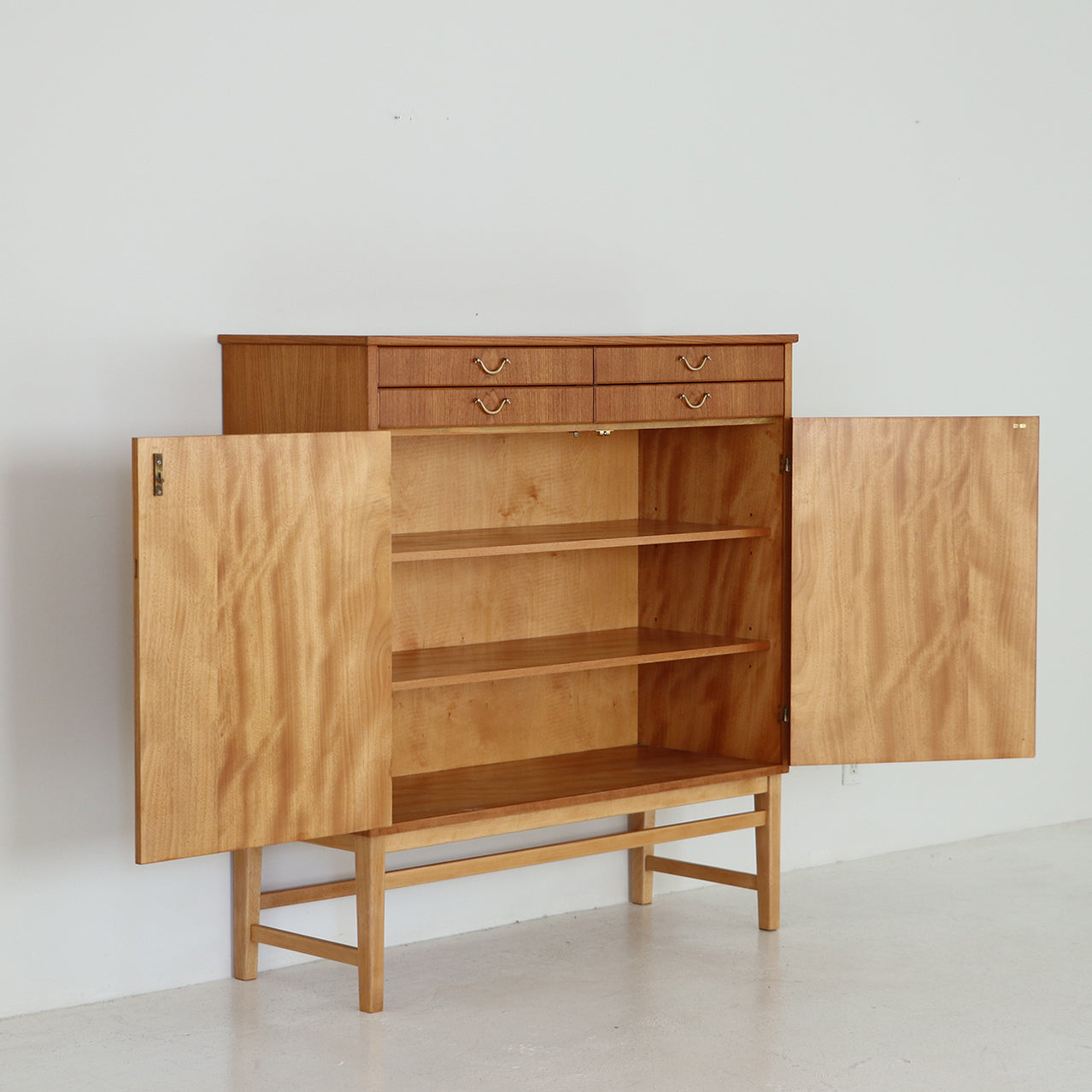 Cabinet – FILM