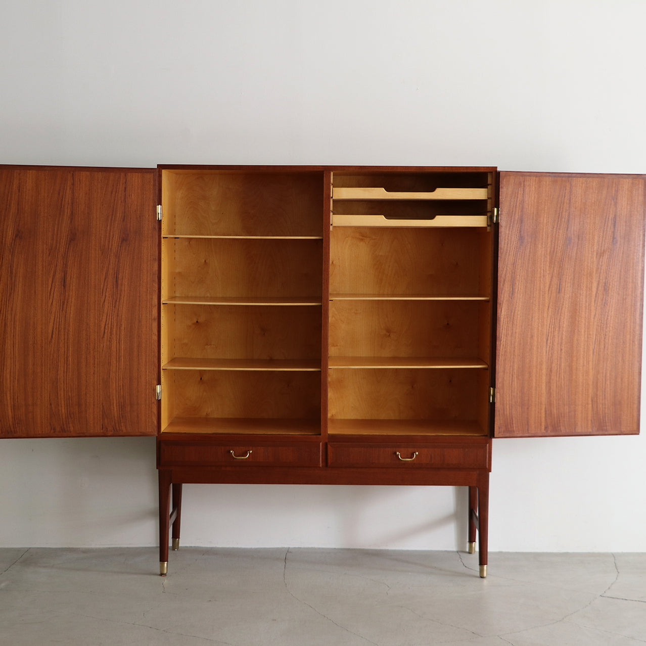 Cabinet – FILM